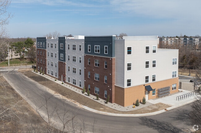 Brenton Grove II - 2400 43rd St SE Grand Rapids MI 49508 | Apartment Finder