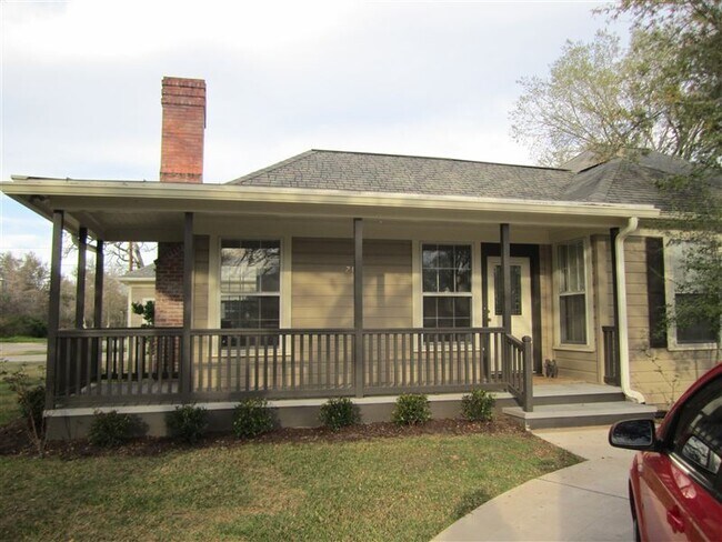 5 br, 3 bath House - Pershing House Availa... - 201 Pershing Ave ...