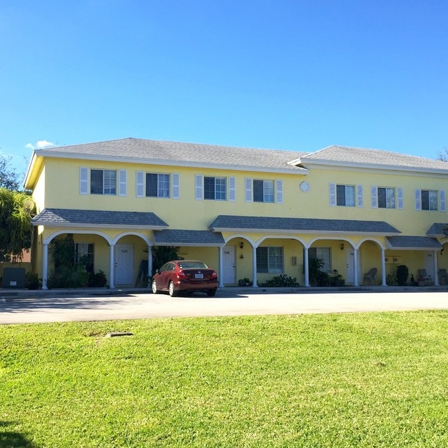 Colonial Palms - 1101 Colonial Palms Way Palm Springs FL 33406 ...