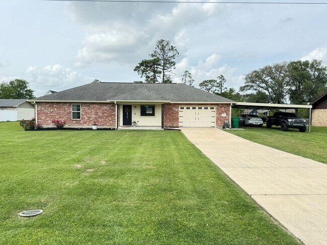 Adorable 2B/2B Home Available in Moss Bluf... - 540 Elder Dr Lake ...