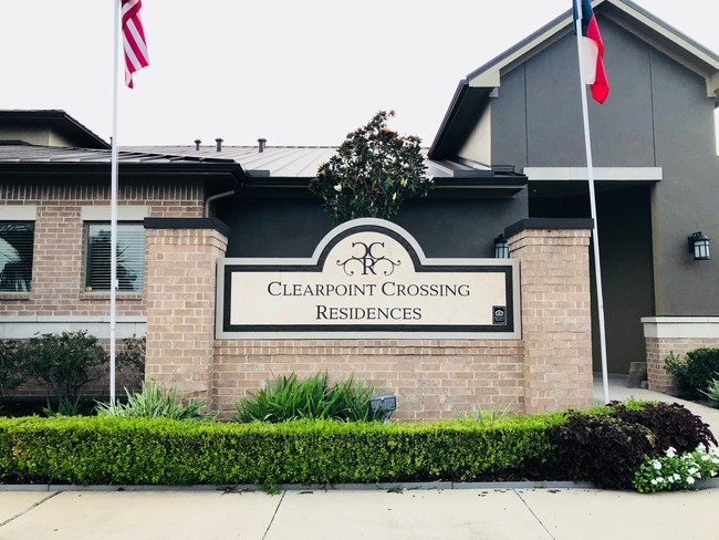 Clearpoint Crossing Residences - 11400 Space Center Blvd Houston TX ...