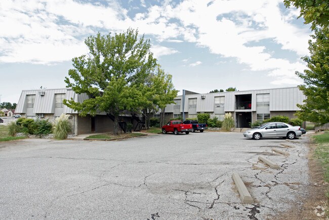 Huntington Place Apartments - 515 E Alameda St Norman OK 73071 ...