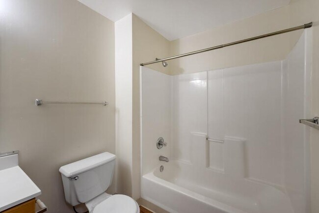 Kings Ridge Apartments - 401 Jester Ct Newport News VA 23608 ...