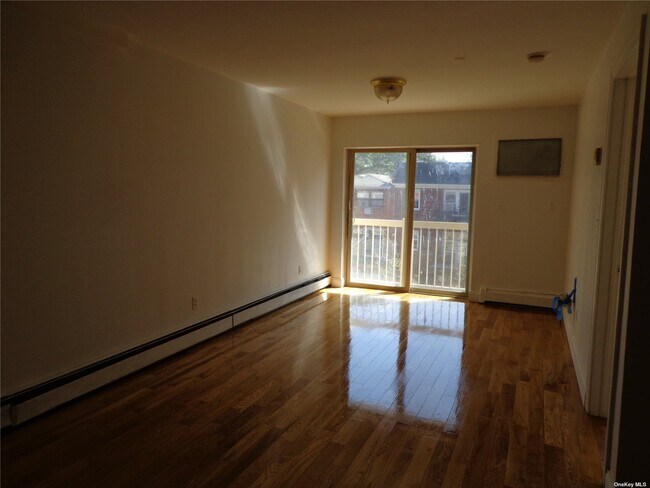 141-39 Pershing Crescent - 141-39 Pershing Crescent Queens NY 11435 ...