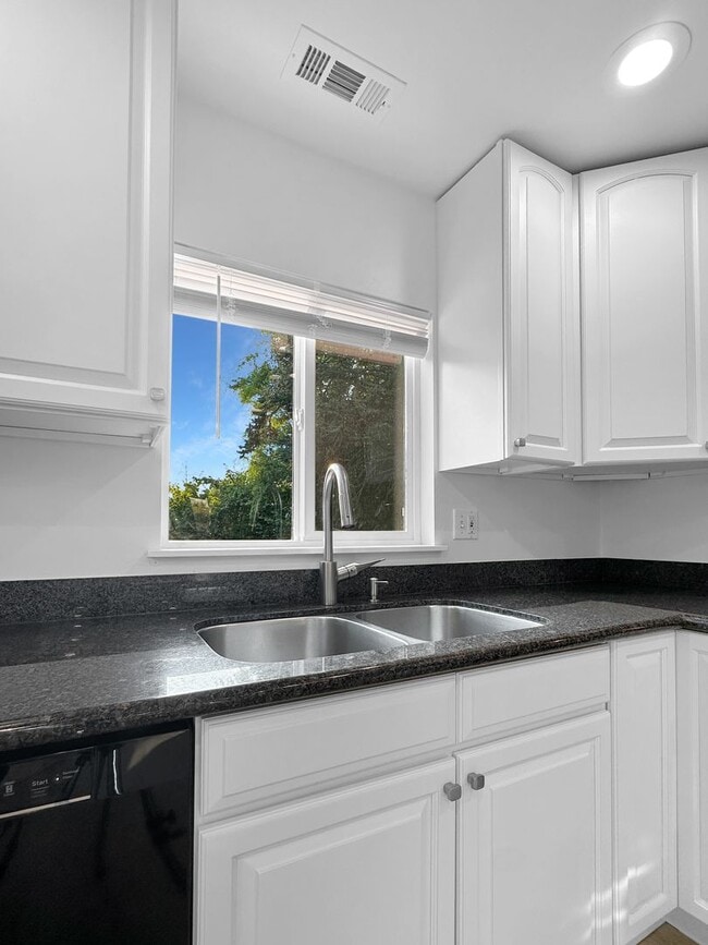 South Seattle/Seward Park area - Remodeled 4 Bedroom 2 bathroom home ...