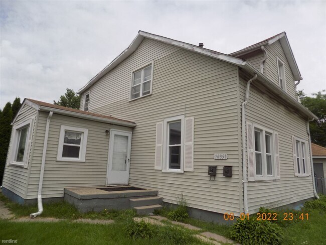 3 br, 1 bath Duplex - 16851 Stephens Dr en... - 16851 Stephens ...