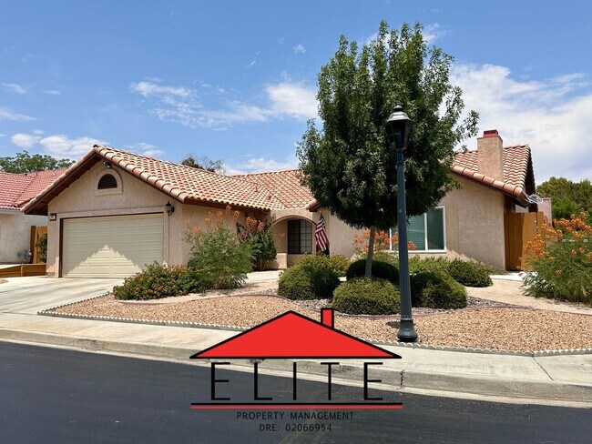 BEAUTIFUL HERITAGE HOME AVAILABLE NOW! - 228 W Yellowstone Pl ...