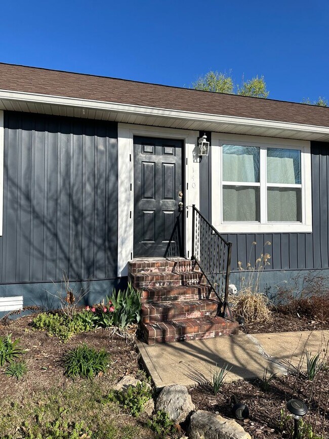 Ranch style home - 140 Rea St Hollister MO 65672 | Apartment Finder