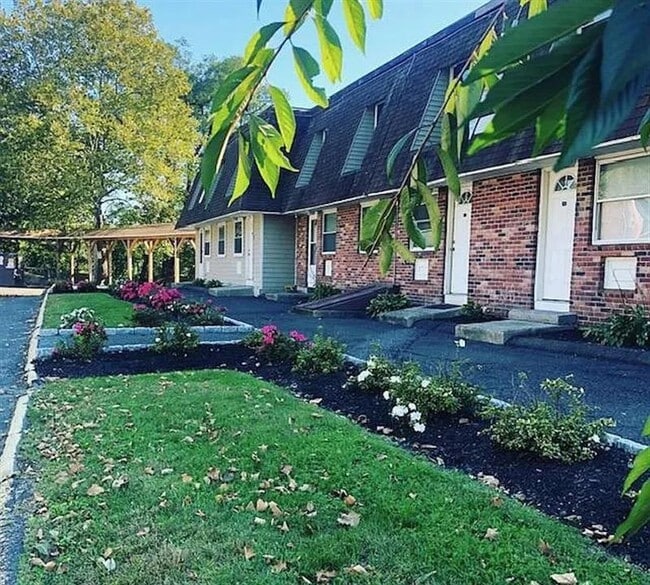 Newly updated 2 bedroom 1 bath - 25 Cowles St Bridgeport CT 06607 ...