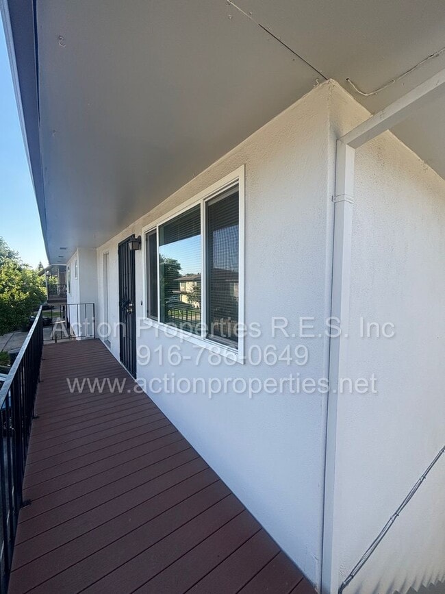 Roseville Condo all one level: 2 Bedroom 1 Bathroom Single Level, Large ...