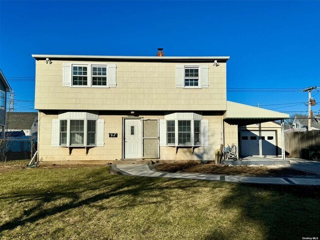 11 Blue Spruce Rd - 11 Blue Spruce Rd Levittown NY 11756 | Apartment Finder