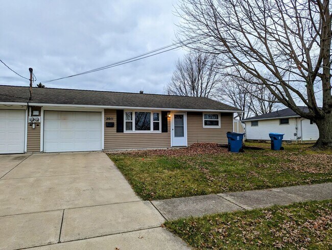 Updated Ranch Duplex in Lorain with Garage - 2011 Mark Dr Lorain OH ...
