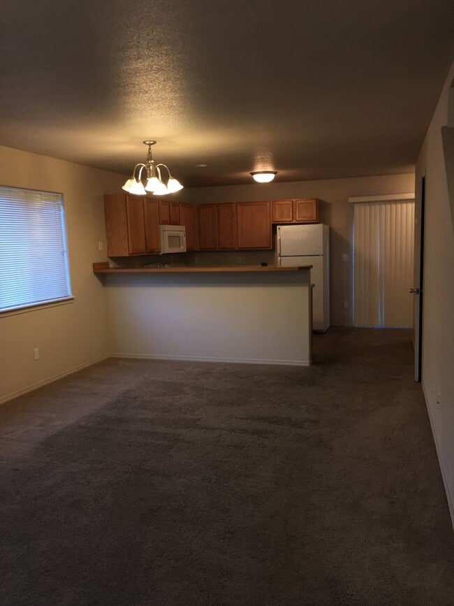 3-Bedroom Townhouse in The Pines at Pilot Butte Community - 1398 NE Elk ...