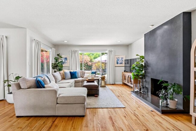 Stunning home located is sought after Northgate! - 510 Northgate Dr ...
