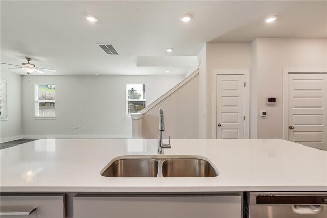 7101 Terrazzo Cottage Ln - 7101 Terrazzo Cottage Ln Austin TX 78744 ...