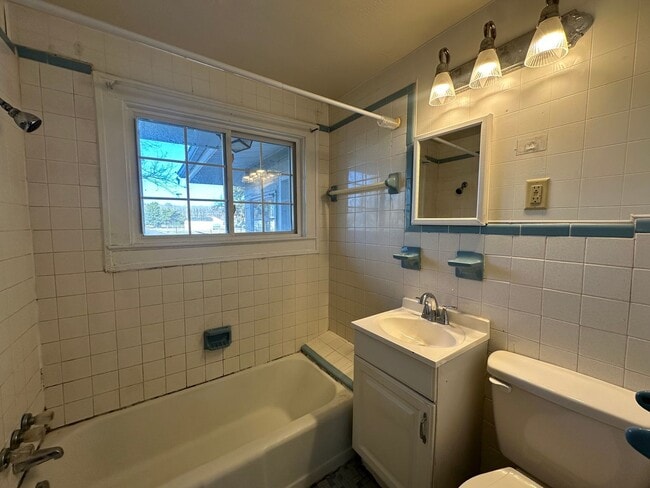 Affordable 2 Bedroom Home with Garage & Extra Space - 117 Casey St ...