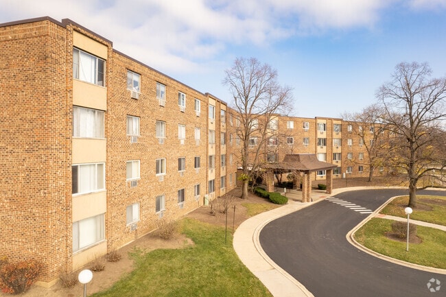 Moon Lake Village Condominiums - 1880 Bonnie Ln Schaumburg IL 60169 | Apartment Finder