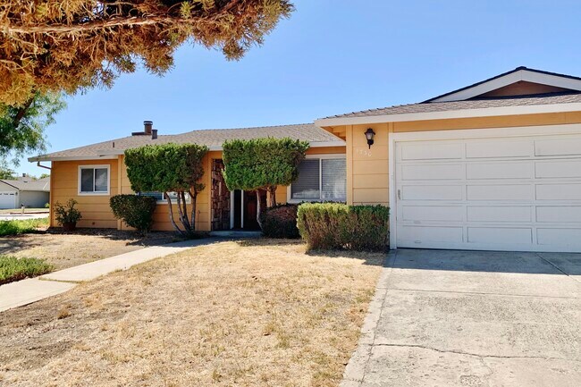 1730 Cerra Vista Dr - 1730 Cerra Vista Dr Hollister CA 95023 ...