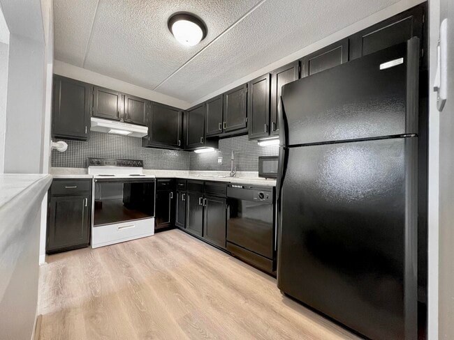 10411 Cedar Lake Rd - 10411 Cedar Lake Rd Minnetonka MN 55305 ...