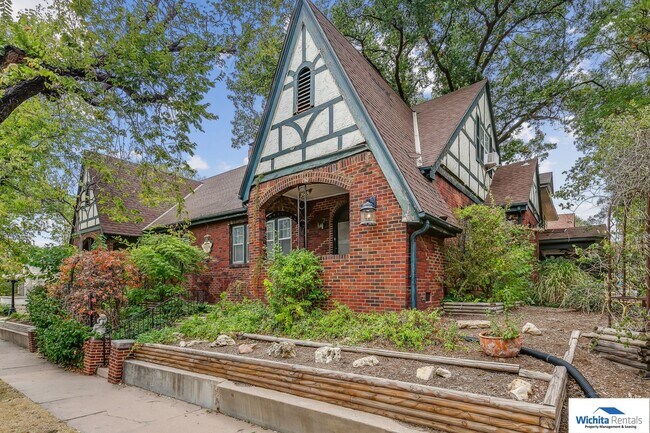 College Hill - Duplex - 3626 E 1st St N Wichita KS 67208 | Apartment Finder