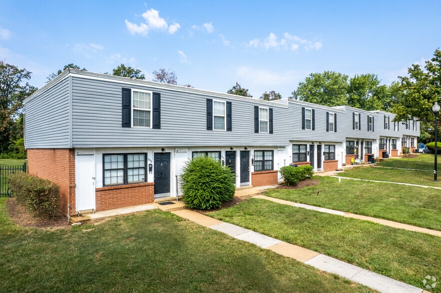 Water's Edge Townhomes - 3953 McDowell Ln Halethorpe MD 21227 ...