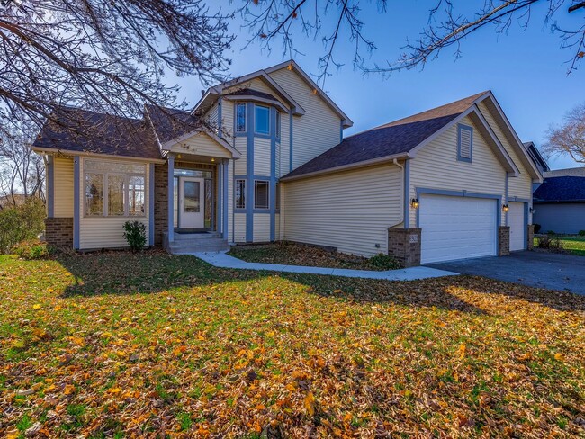 Freshly Remodeled 3bd, 4ba Two Story home ... - 6909 88th Ave N ...