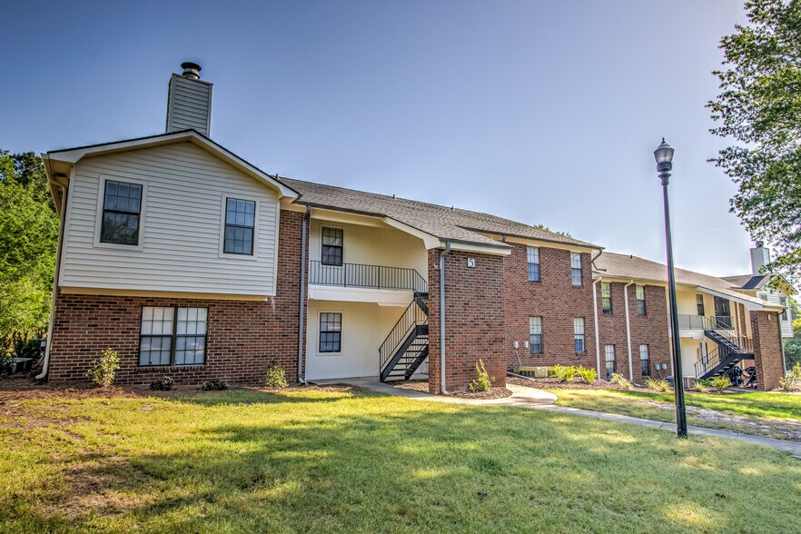 Hunters Run - 2515 Center West Pky Augusta GA 30909 | Apartment Finder