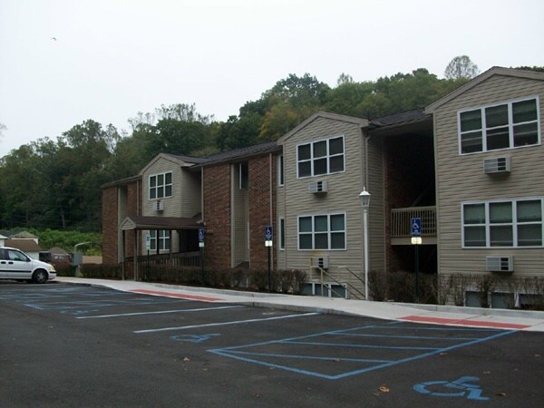 Colonial Park - 300 Mulberry Ave Pomeroy OH 45769 | Apartment Finder