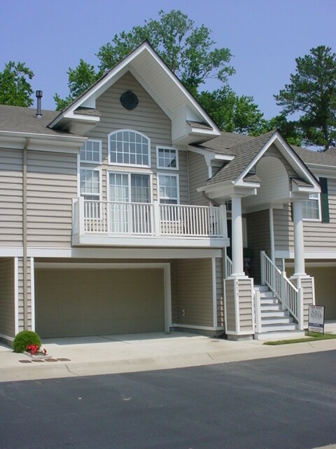 Towne Square - 813 Mission Ave Virginia Beach VA 23462 | Apartment Finder