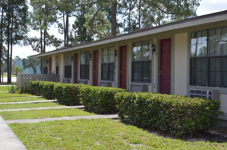 Palatka Oaks Apartments - 200 College Rd Palatka FL 32177 | Apartment ...