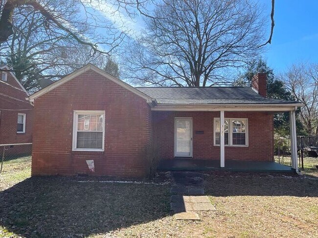 T.R. Lawing Realty Property - 3121 Mathis Dr Charlotte NC 28208 ...