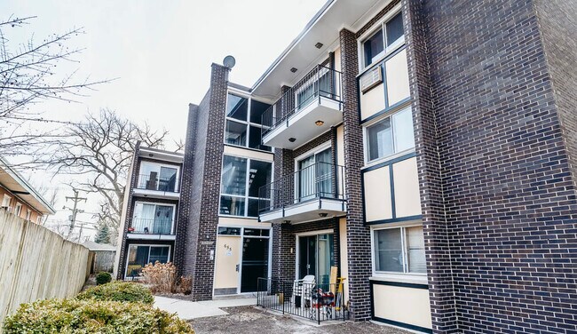 653 South Blvd - 653 South Blvd Oak Park IL 60302 | Apartment Finder