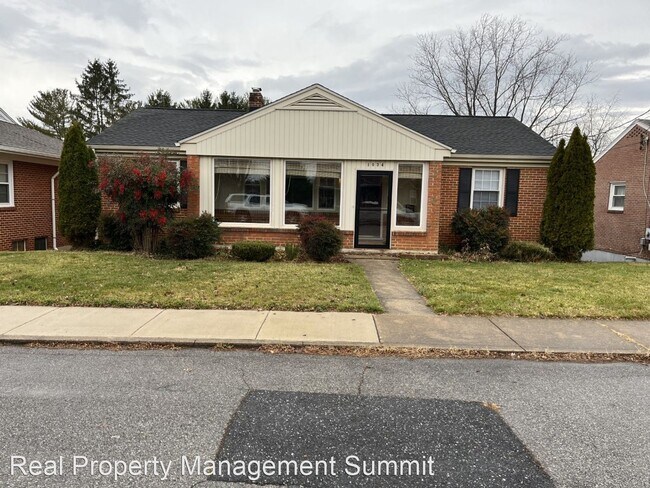 3 br, 2 bath House - 1034 Selma Boulevard - 1034 Selma Blvd Staunton VA ...