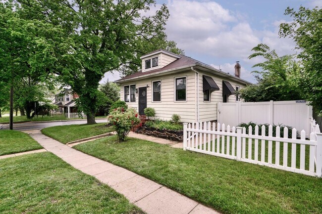 8 10th Ave - 8 10th Ave Baltimore MD 21225 | Apartment Finder