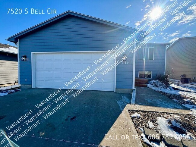 Gorgeous 4 Bedroom 2 Bathroom House with F... - 7520 S Bell Cir Sioux ...