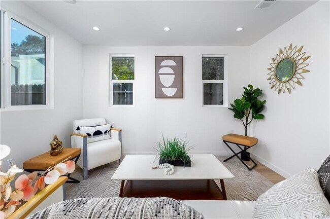 14349 Emelita Street, Los Angeles, CA 9140... - 14349 Emelita St Los ...