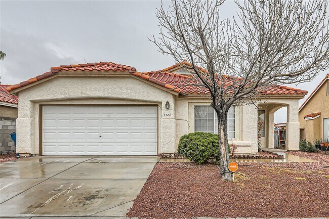 STUNNING 3 Bed 2 Bath Home with Den! - 3728 Birchdale Ct North Las ...