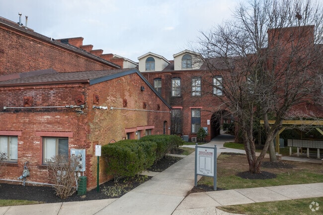 Tiffany Manor - Newark, NJ | Apartment Finder