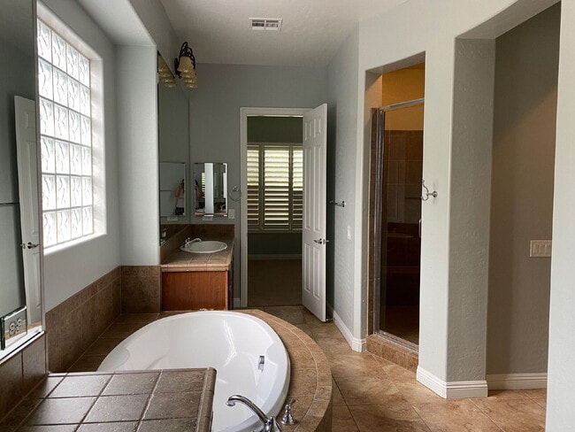 5-Bed Retreat with Granite Elegance & Cozy Fireplace – 3690 Sq Ft of ...
