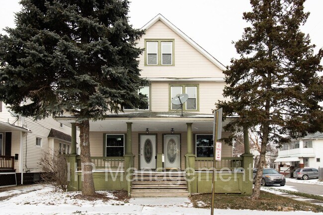 BEAUTIFUL LARGE DUPLEX ON CLEVELAND'S WEST... - 3504 Poe Ave Cleveland ...