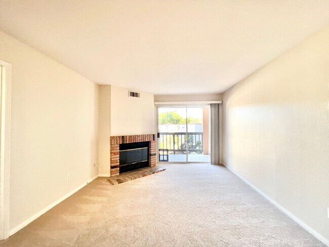 Beautiful 2Bd/2Ba Condo located in UTC! - 7120 Shoreline Dr San Diego ...