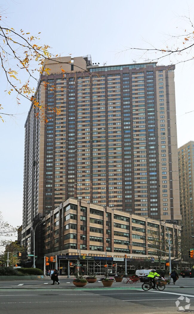One Lincoln Plaza - New York, NY | Apartment Finder