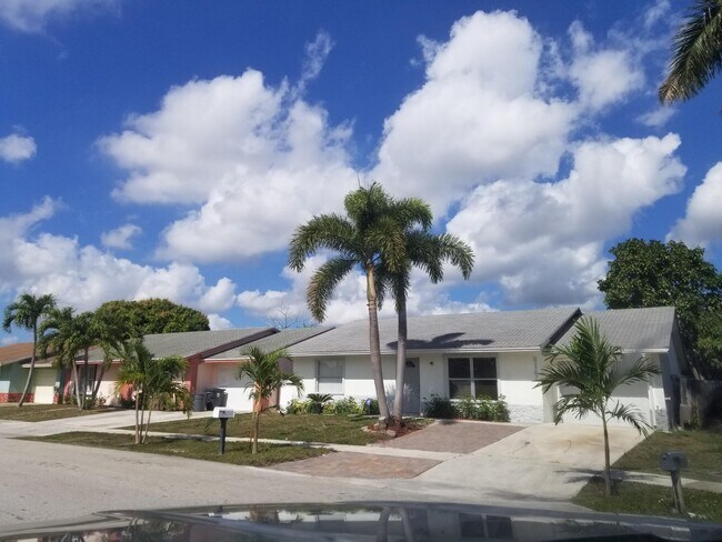 6147 Moonbeam Dr - 6147 Moonbeam Dr Lake Worth Beach FL 33463 ...