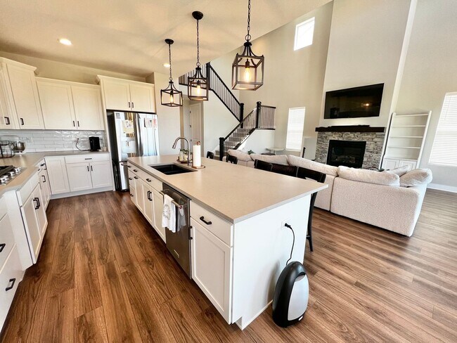 Stunning 4 Bed 3 Bath New Build Home in Ti... - 5741 Isabella Ave ...