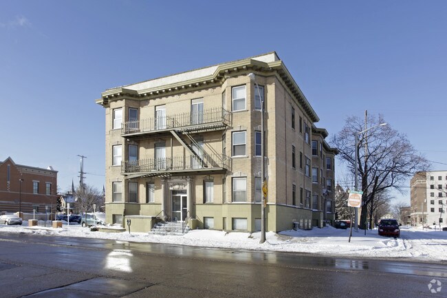 Iowa Flats - 119-125 Jefferson Ave SE Grand Rapids MI 49503 | Apartment ...