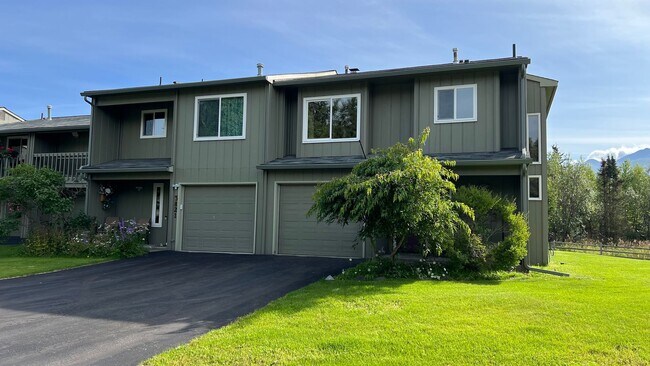 Awesome 3 Bed Townhouse w/great views! Bac... - 3823 Hampton Dr ...