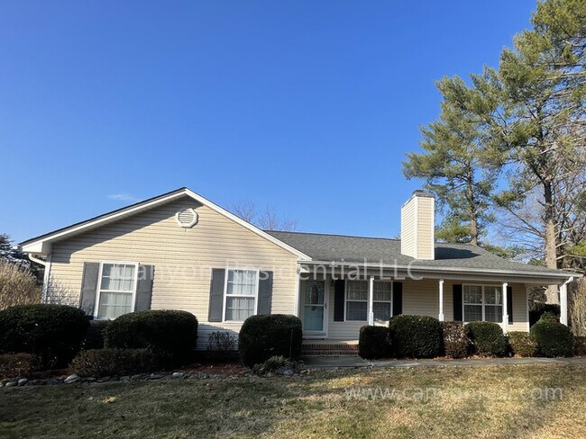 Beautiful 3b Room!Move in ready! - 3750 Tulip Dr Winston-Salem NC 27105 ...