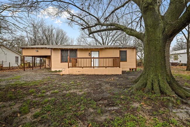 Welcome to your newly updated 2 bedroom, 1 bath home! - 505 S Texas 78 ...