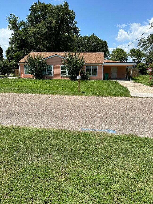 2306 24th St - 2306 24th St Gulfport MS 39501 | Apartment Finder
