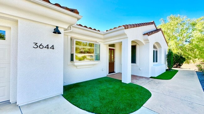 Stunning Custom Built Detached Guest Home ... - 3644 Lancewood Way ...